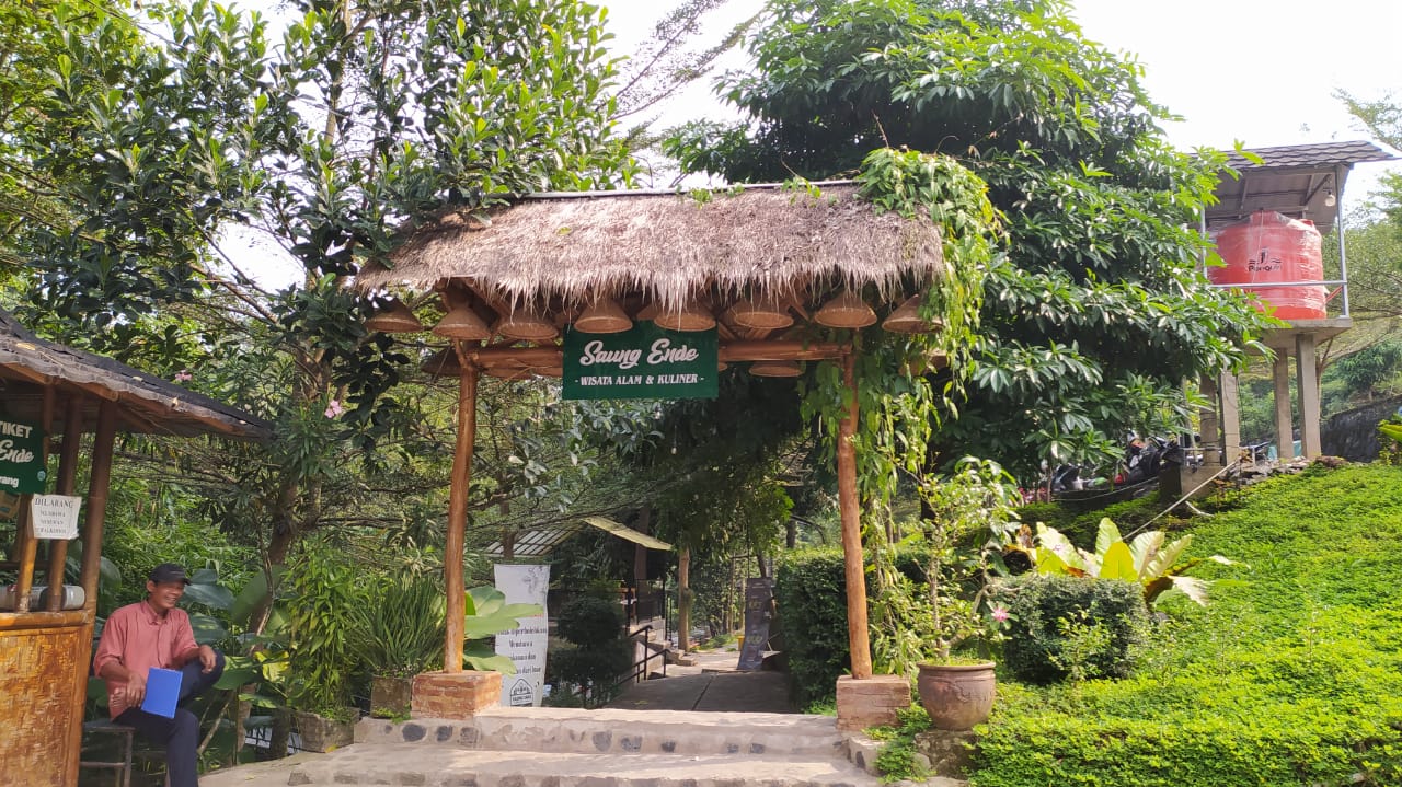 Traveling: Wisata Saung Ende di Taktakan Serang - Gol A Gong Kreatif ...