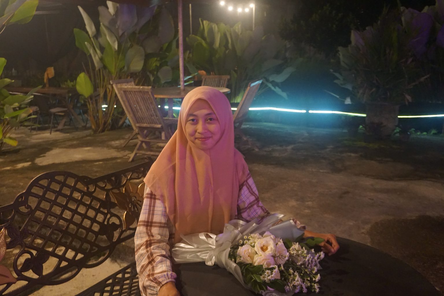 Puisi Esai Gen Z: Elegi Potongan Cinta di Lakarsantri Karya Sabrina ...